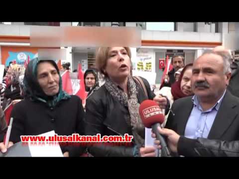 Hacıhüsrev'de yurttaşlar bayraklarla sokaklara çıktı