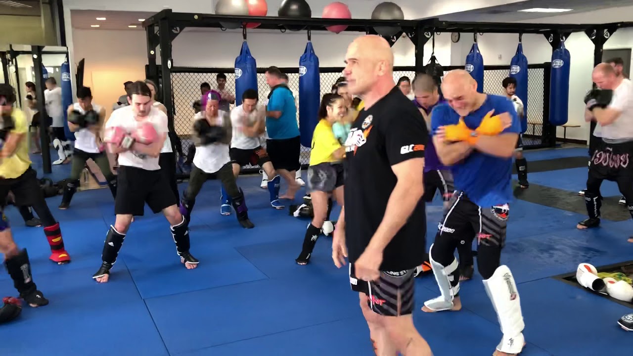 Kickboxing for MMA: Core twist drill with Bas Rutten. & Duane Ludwig at ...