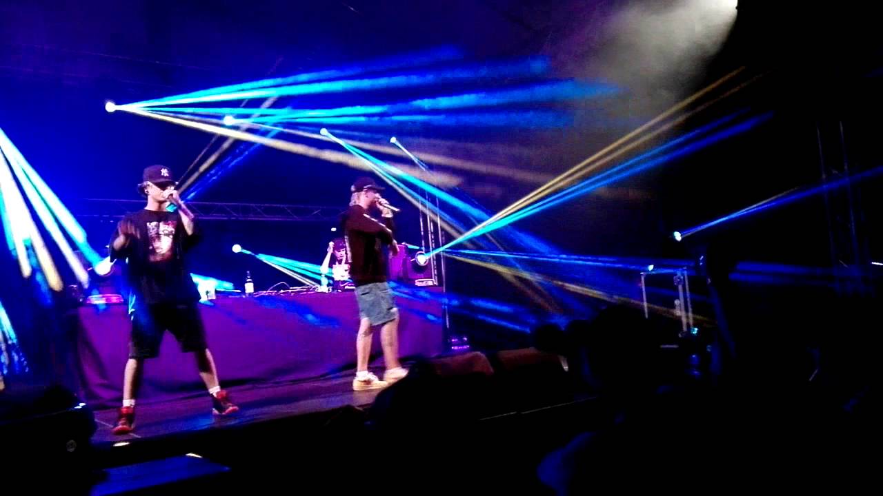 LOGIC (yyy) X GUMBGU - Pozdě (live Trenčín) - YouTube