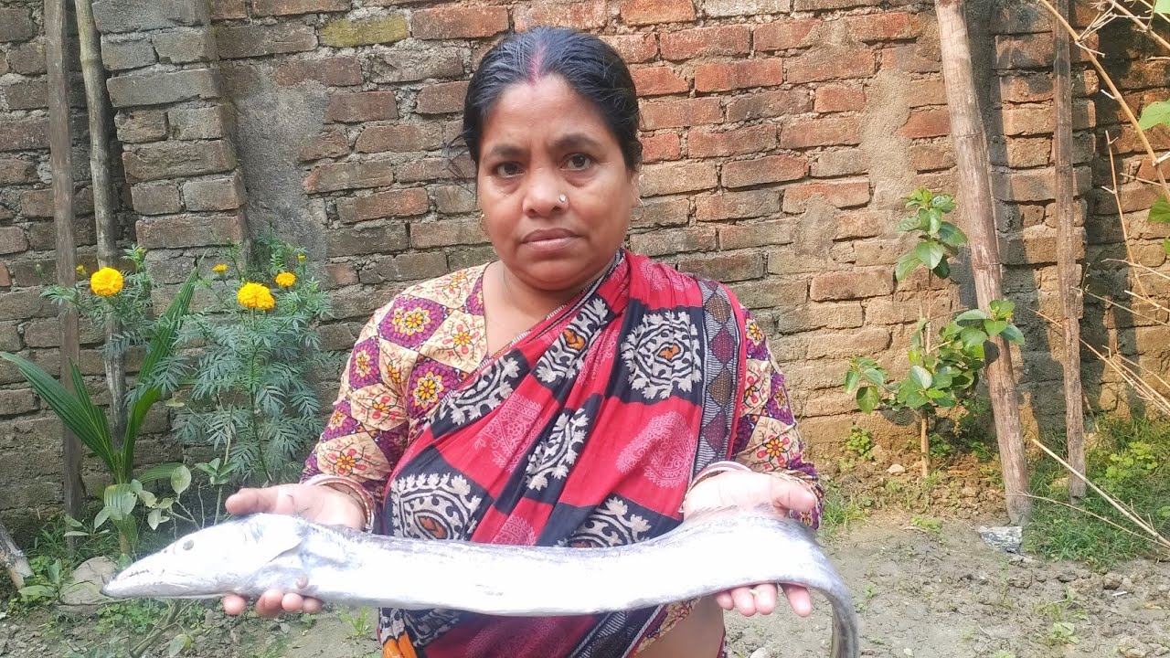 মায়ের হাতে রূপবতী মাছের ঝাল || village style traditional sita fish ...