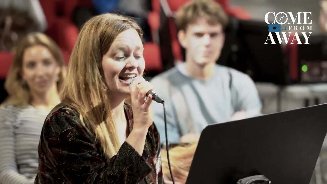 COME FROM AWAY: Me And The Sky, dansk version (lang udgave) - YouTube