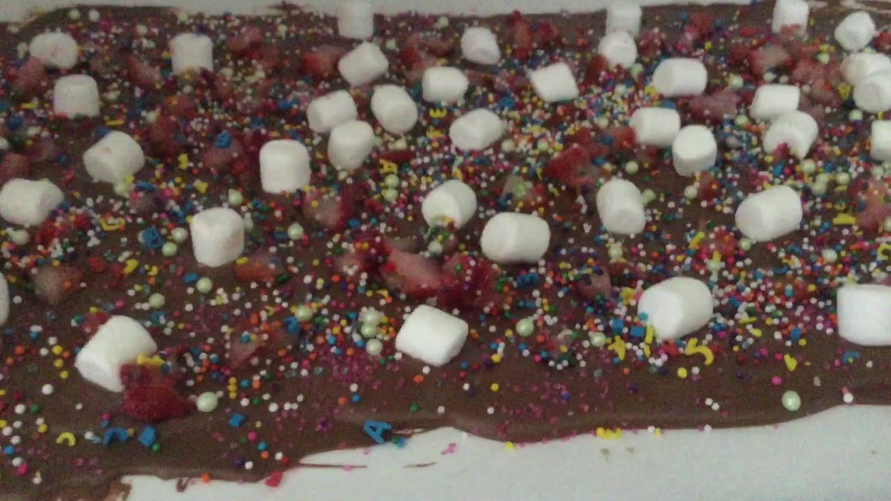 Mmm chocolate bark with marshmallows, strawberries, sprinkles' sugar ...