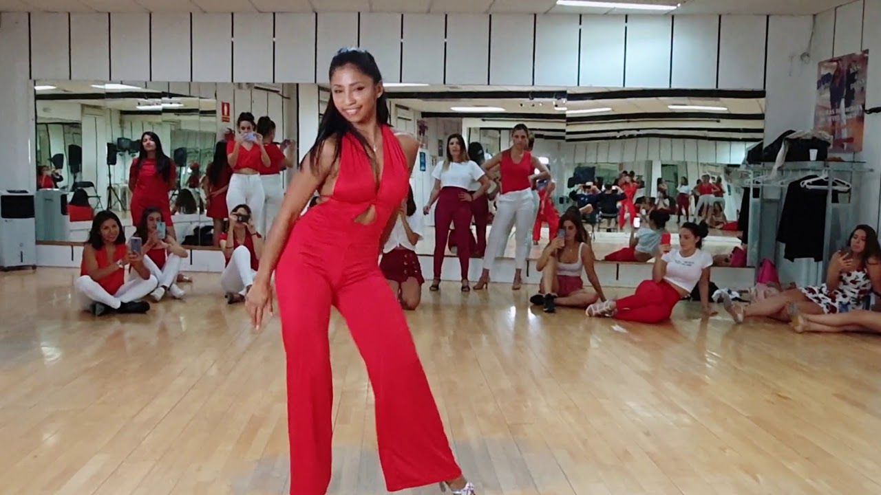 BACHATA LA MEJOR VERSION DE MI- NATTI NATASHA, ROMEO SANTOS - YouTube