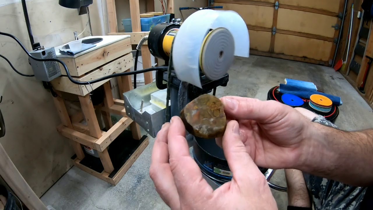 Polishing agate - YouTube