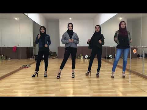 #fashionshow    catwalk properti jaket