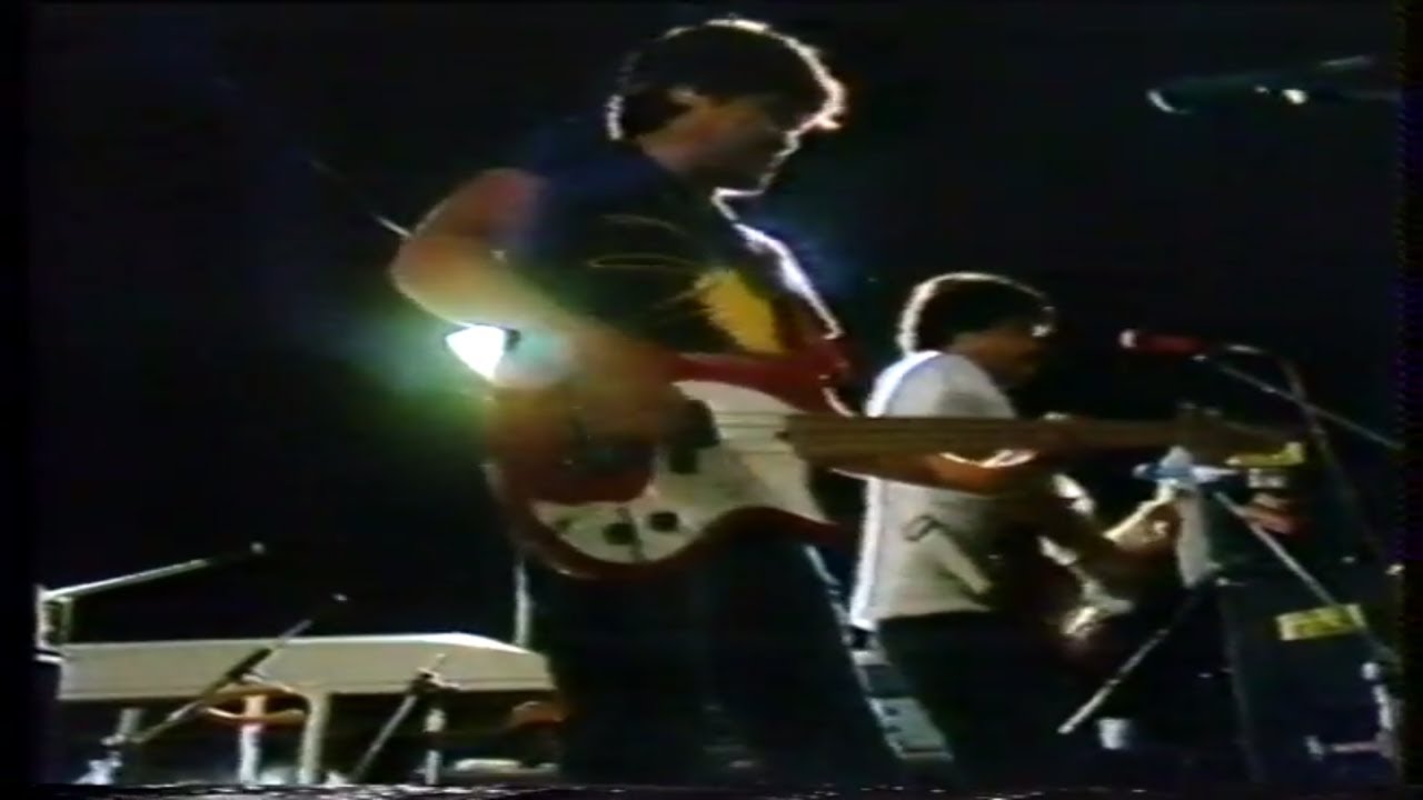 Coloured Stone - Dancin in the moonlight - Live at Barunga - YouTube