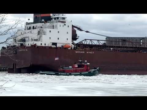 Heavy Duty Teamwork to Free a Thousand Footer From the Ice