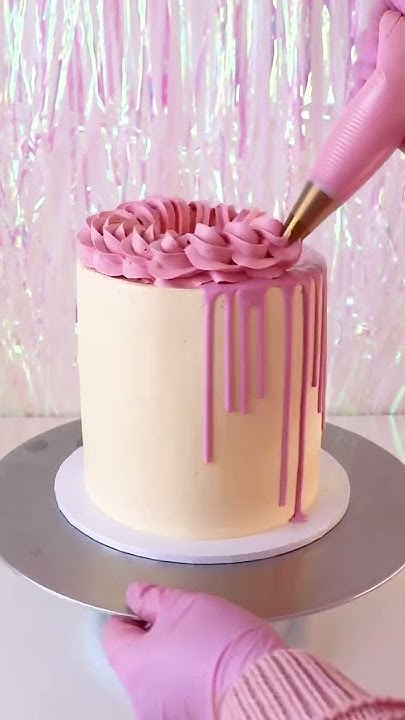 Fun & Easy Buttercream Border 🍰 - YouTube
