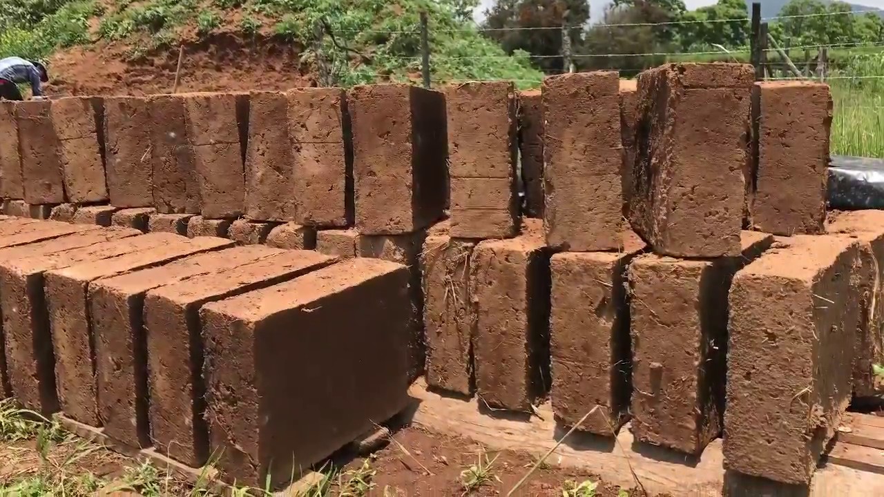 ADOBES DE BARRO EN MICHOACAN - YouTube