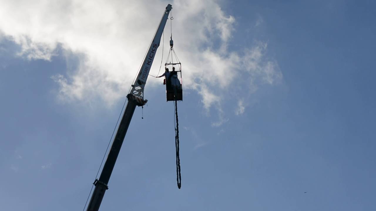 Nissan Kicks Bungee Jump no Boulevard Olímpico - Rio 2016 - YouTube