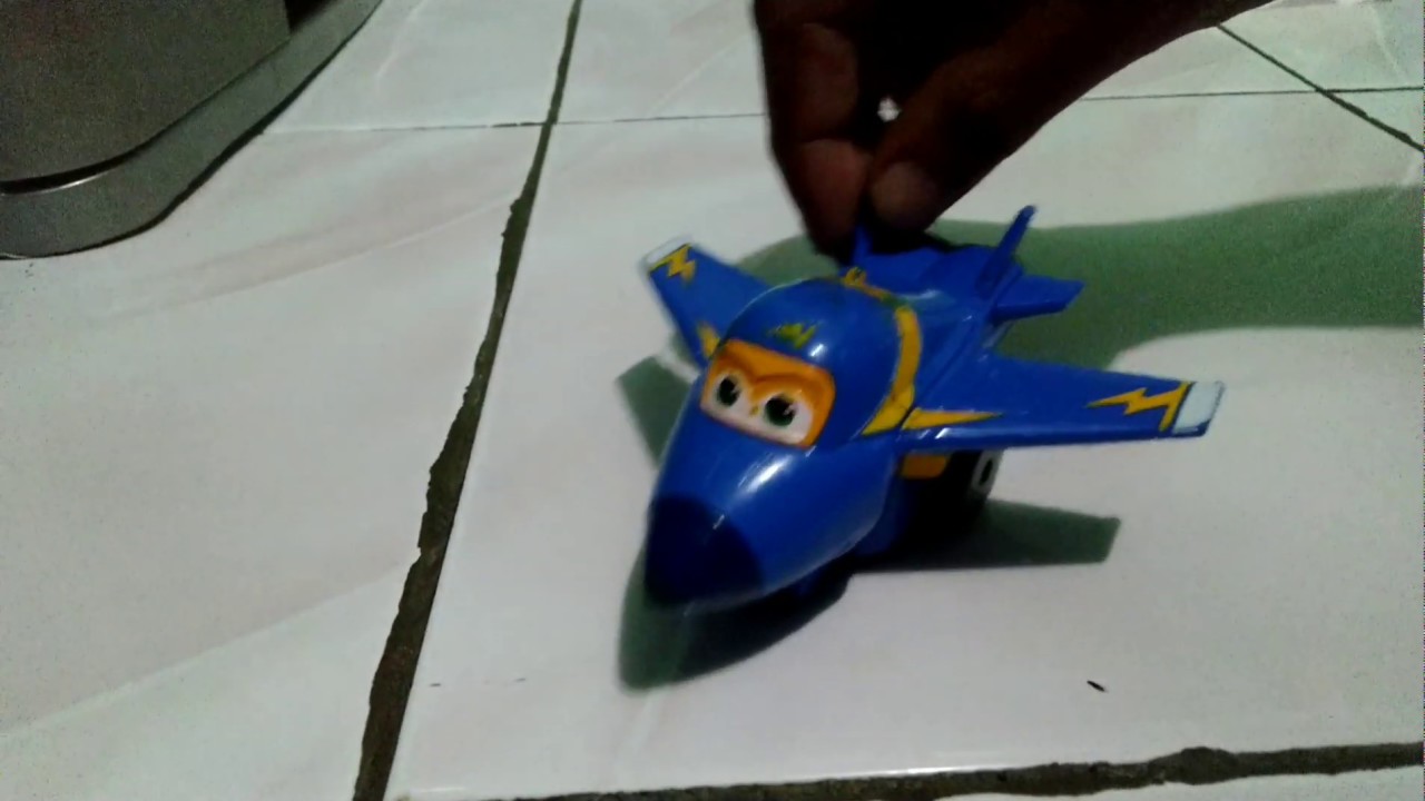Pesawat mini mainan anak ini bikin anak happy - YouTube