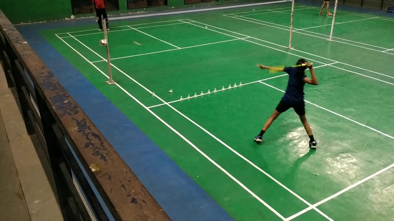 Badminton forehand clear(2) - YouTube