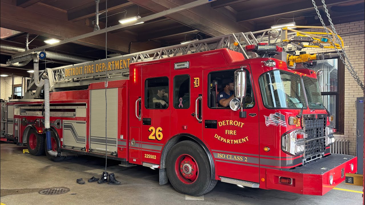 Detroit FD L-26 Responding (POWER LINES ON FIRE) - YouTube