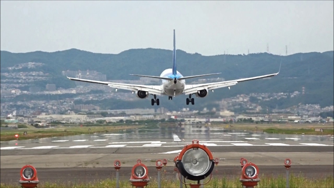 OSAKA ITAMI AIRPORT RUNWAY 32L - YouTube