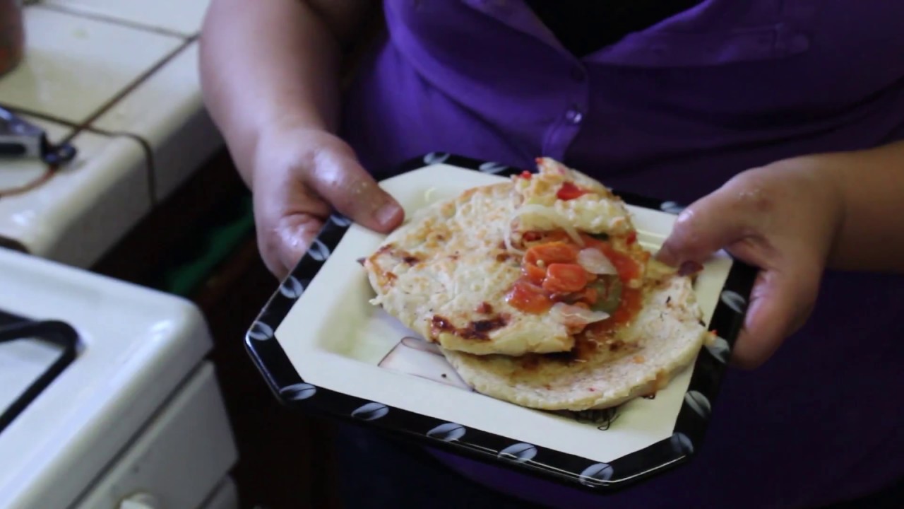 Haciendo Pupusas de Camarón (Making Shrimp Pupusas) - YouTube