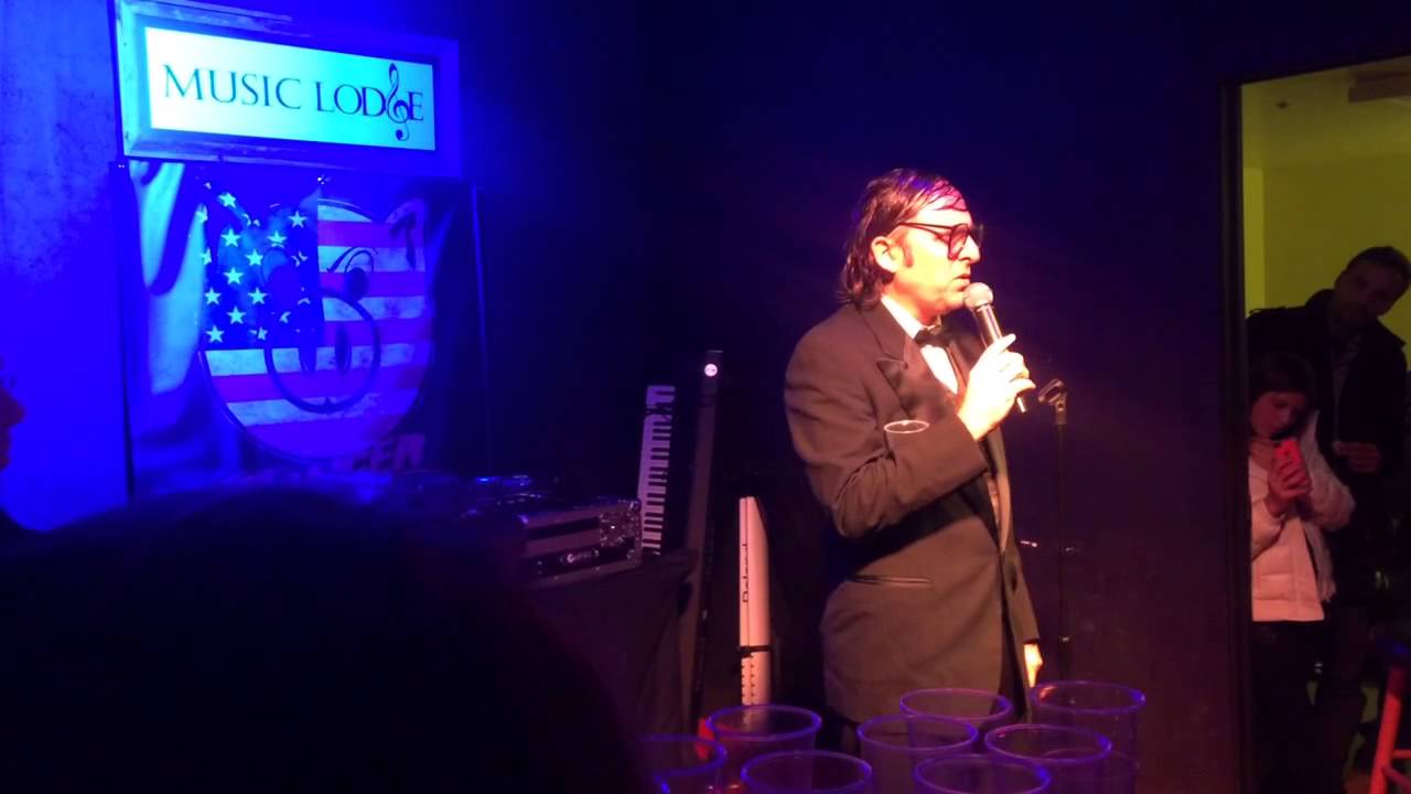 Neil Hamburger (Gregg Turkington) performing at ENTERTAINMENT - YouTube