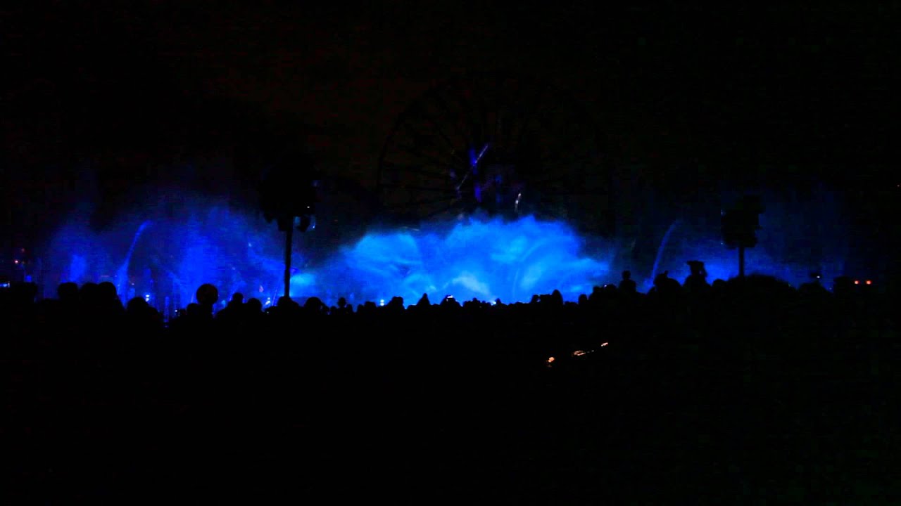 World of Color - Nemo/Walle - YouTube