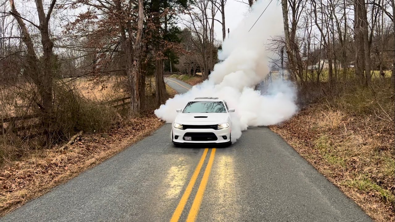 Dodge Charger massive burnout! - YouTube
