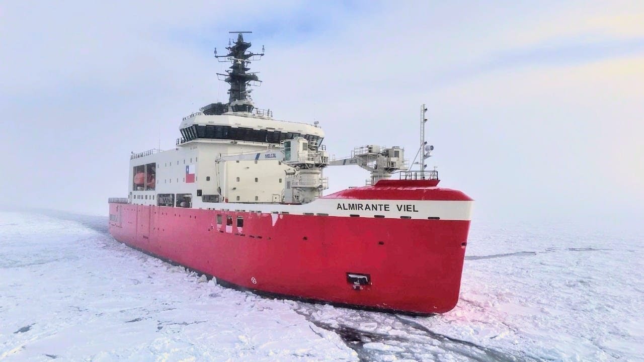 Rompehielos AGB 46 Almirante Viel - YouTube