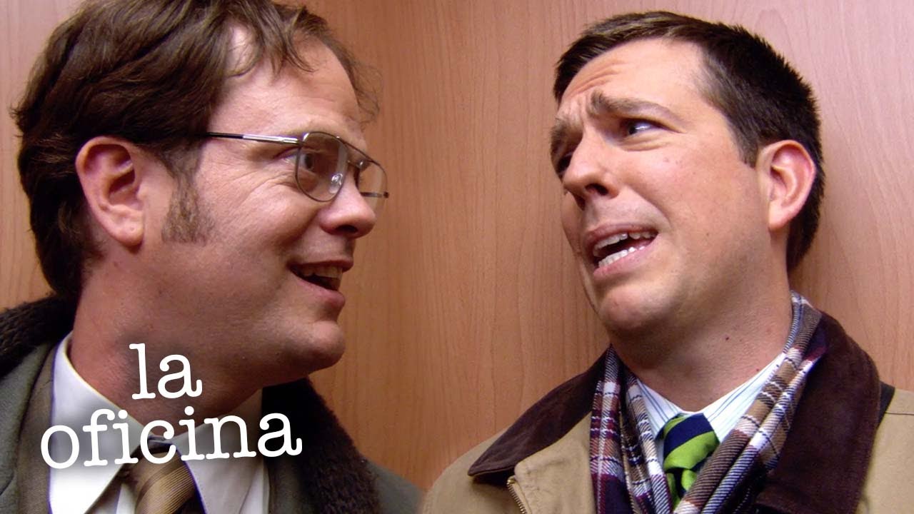 Dwight y Andy intercambian insultos | The Office Latinoamérica - YouTube