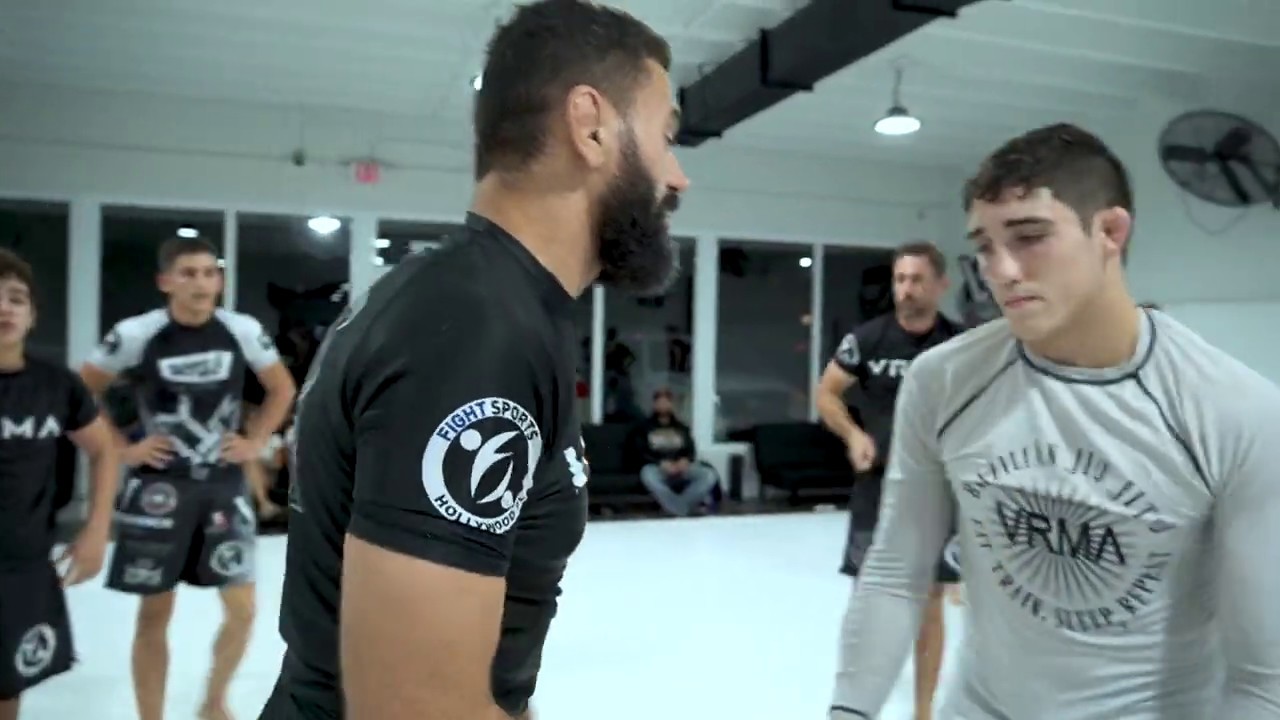 Vagner Rocha shows simple backtake and escape - YouTube