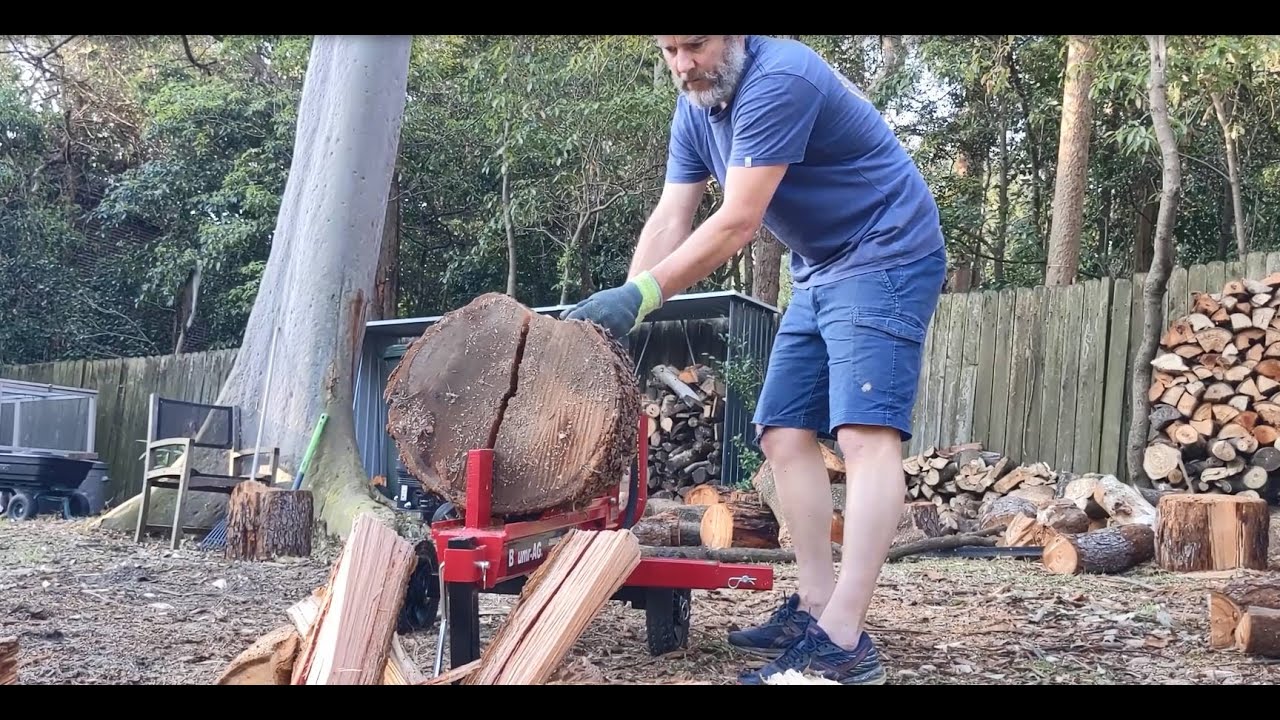 Baumr-ag hps400 log splitter with Australian hardwood - YouTube