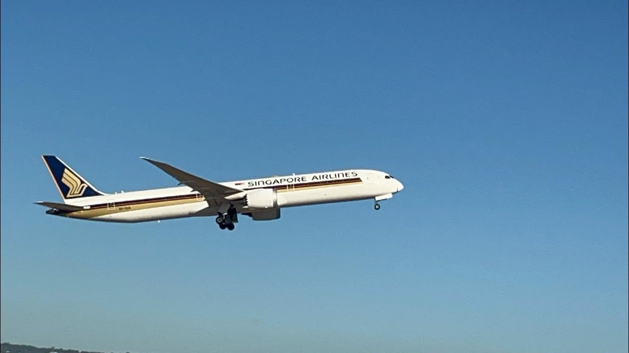 2 beautiful 787 golden hour departures out of Perth - YouTube
