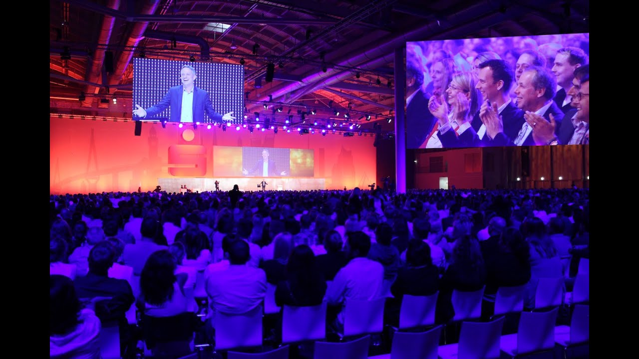 Simon Pierro - The iPad Magician - YouTube