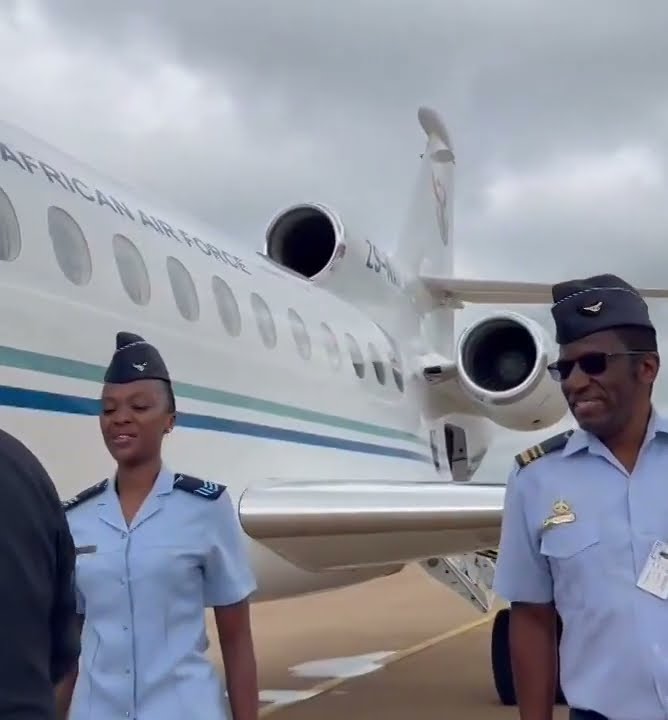 Ramaphosa Shows Off Private Jet 🇿🇦 - YouTube