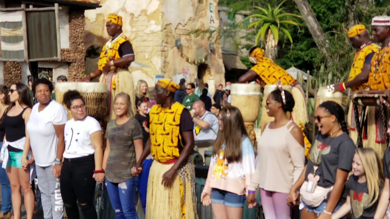 Dancing in Africa! Animal kingdom - YouTube