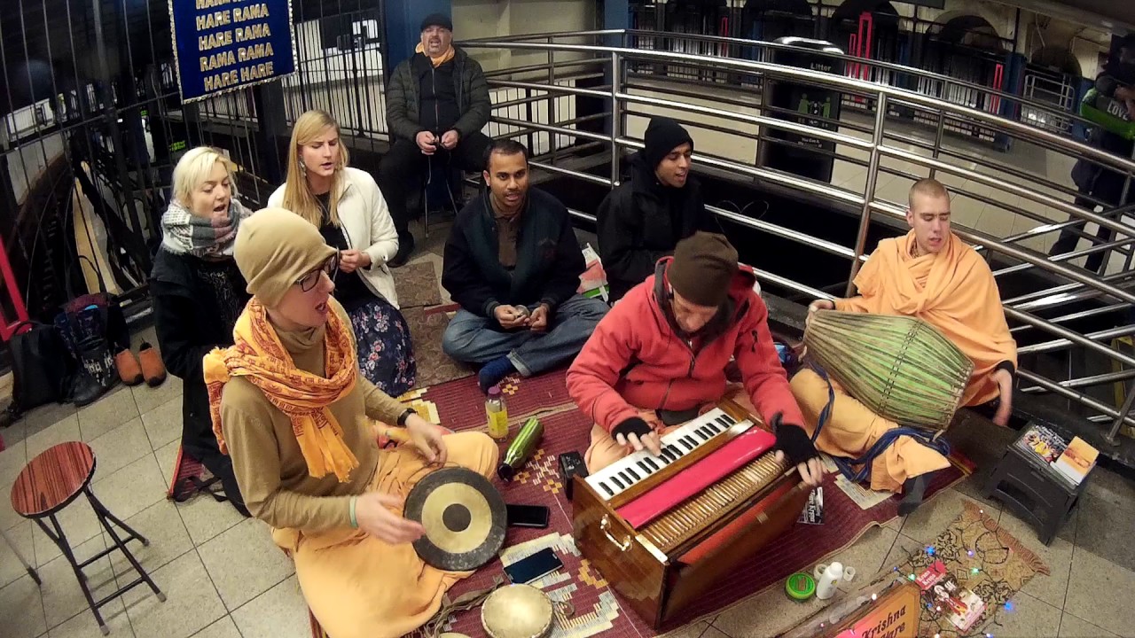 Rama Raya Prabhu Chants Hare Krishna at Union Square 1 - YouTube
