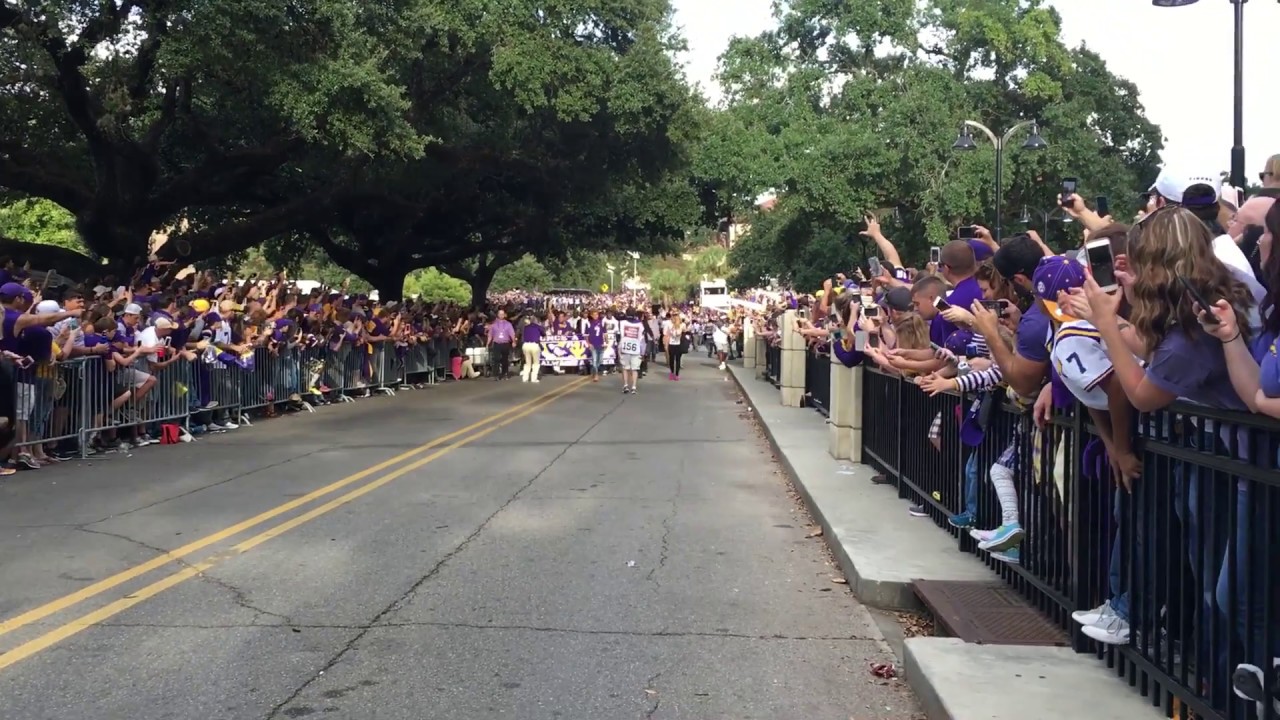 LSU Former Players Tiger Walk - YouTube