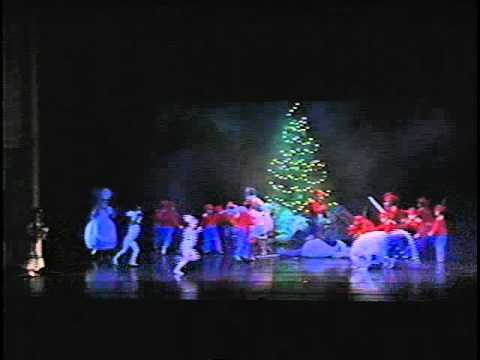 Nutcracker War Scene between Rats and Soldiers - YouTube