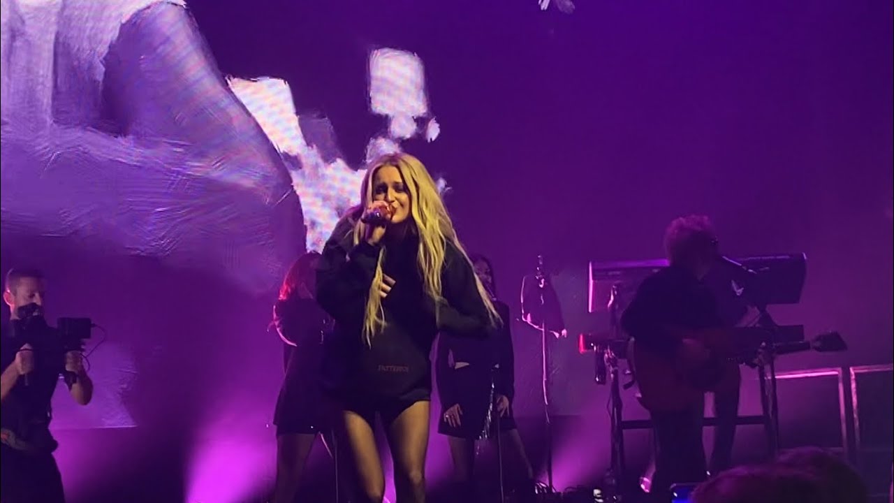 Kelsea Ballerini - “HOW DO I DO THIS?” (London, UK, The Roundhouse - 12 ...