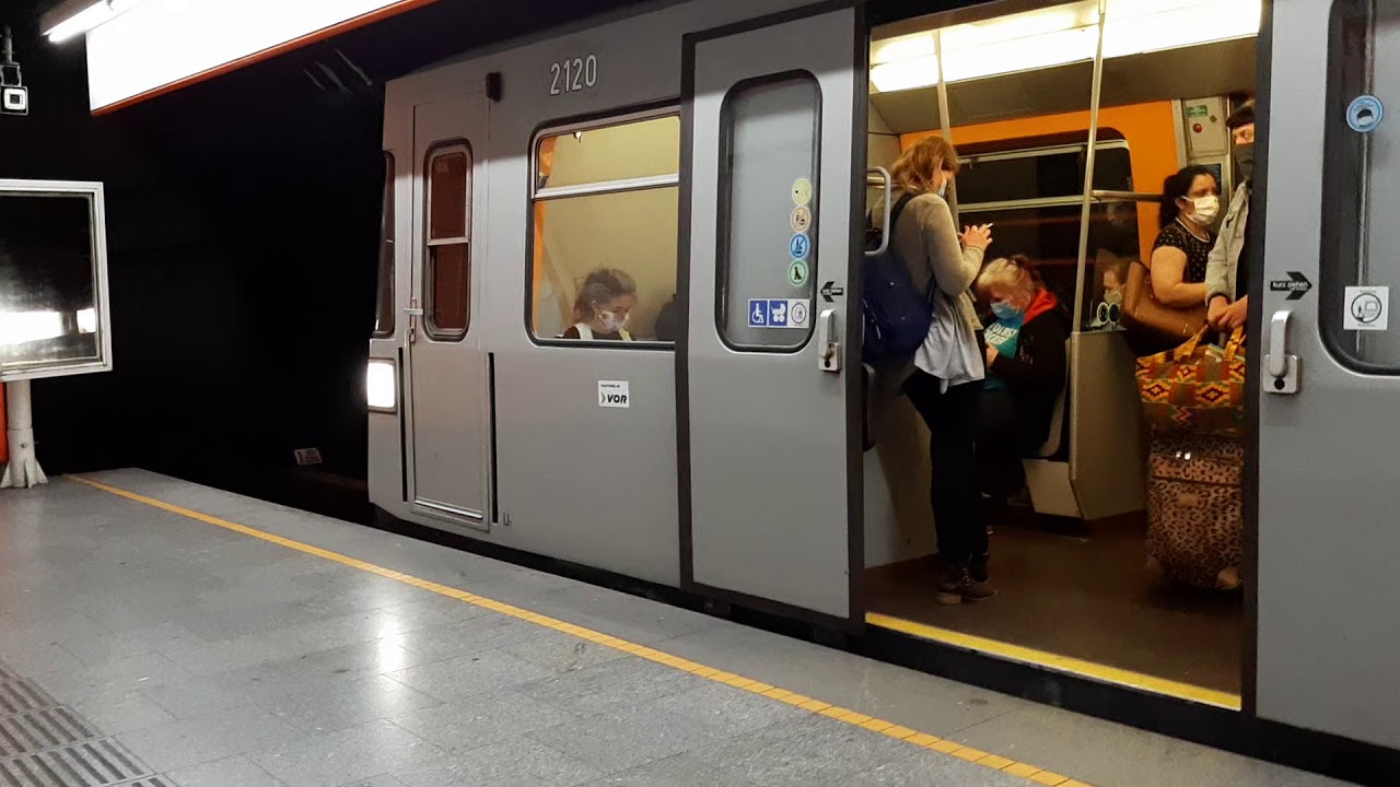 U-Bahn Linie U3 Typ U2 Westbahnhof in Wien - YouTube