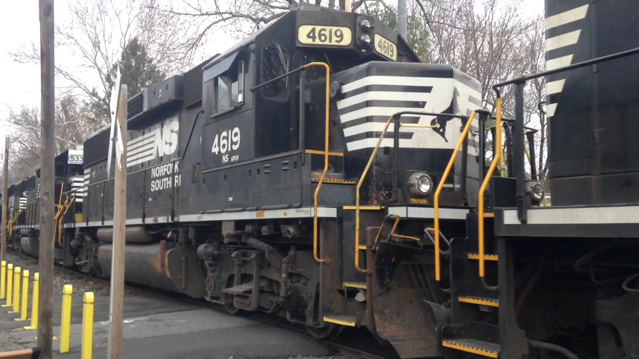 A Friendly Ex Conrail Leader On The H76 - YouTube