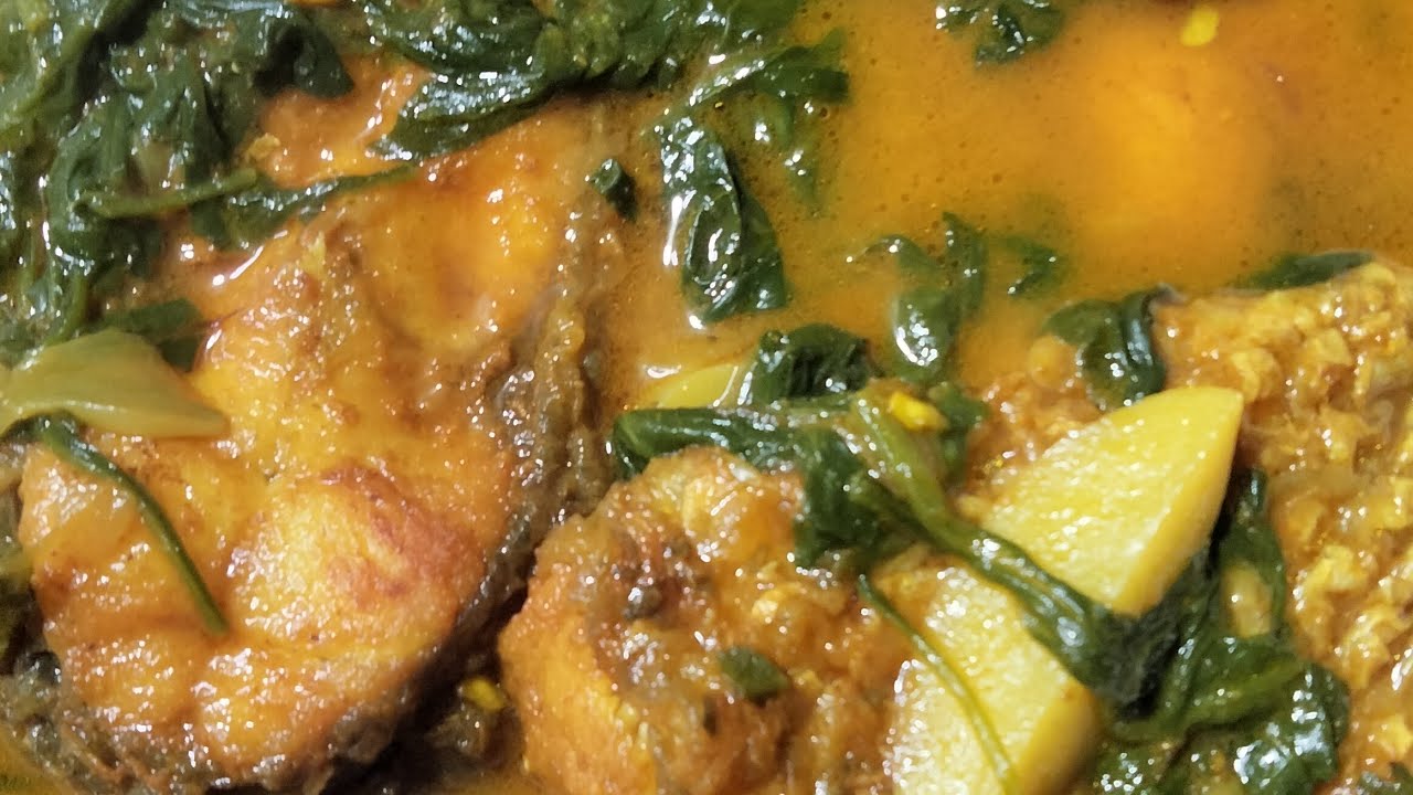 রুই মাছ দিয়ে পালং শাকের ঝোল। Rohu fish with Palang shak।spinach with ...