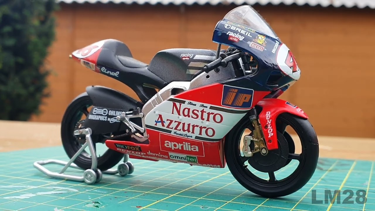 Aprilia RSW 250 46 Valentino Rossi GP 250 1998 1/18 Model - YouTube