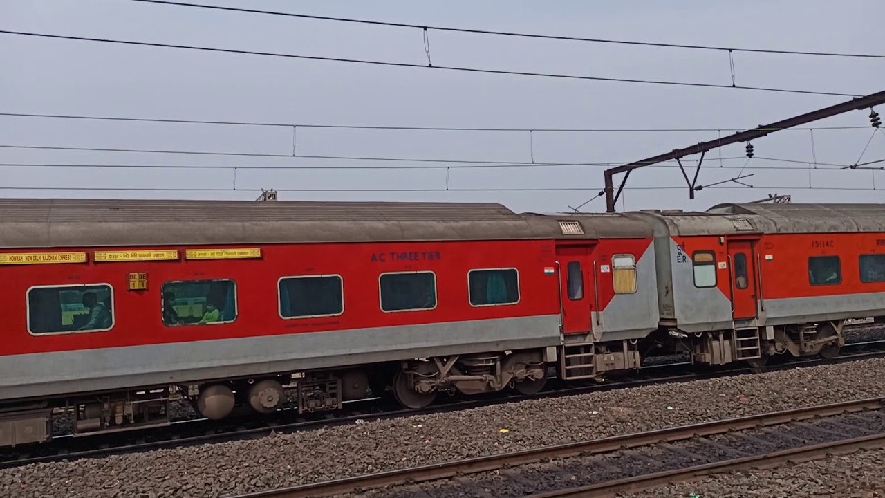 12302/Howrah-New Delhi Rajdhani Express arriving Howrah station, Indian ...