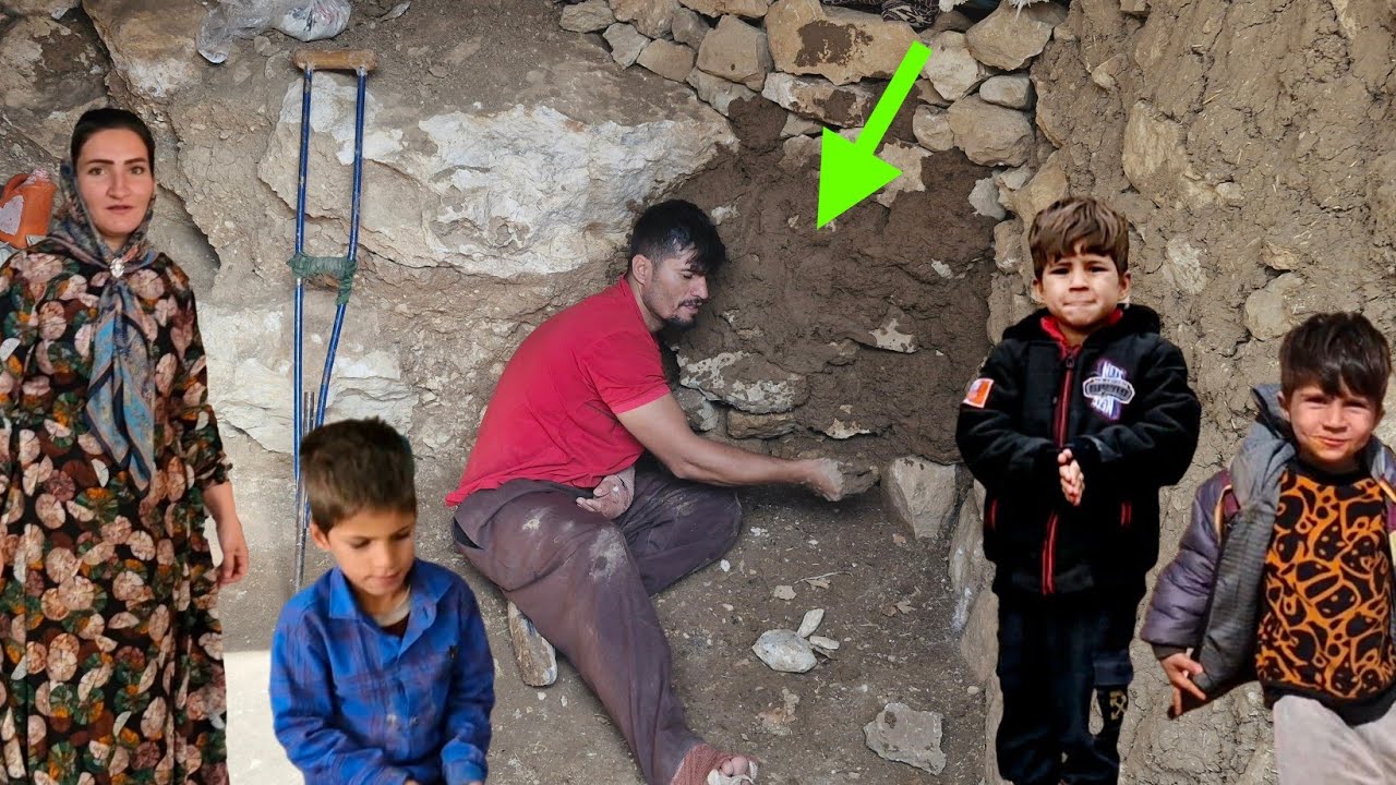 Telling the secret between Asal Khanum and Nazanin to Karamat - YouTube