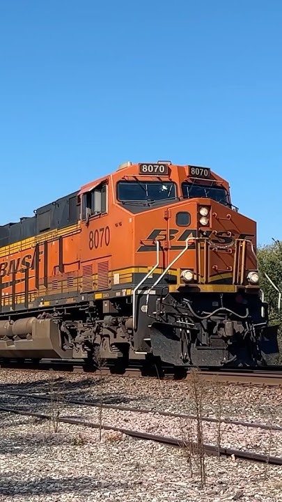 BNSF Z train moving EXTRA slow!! #bnsftrains #bnsfrailway #bnsf - YouTube