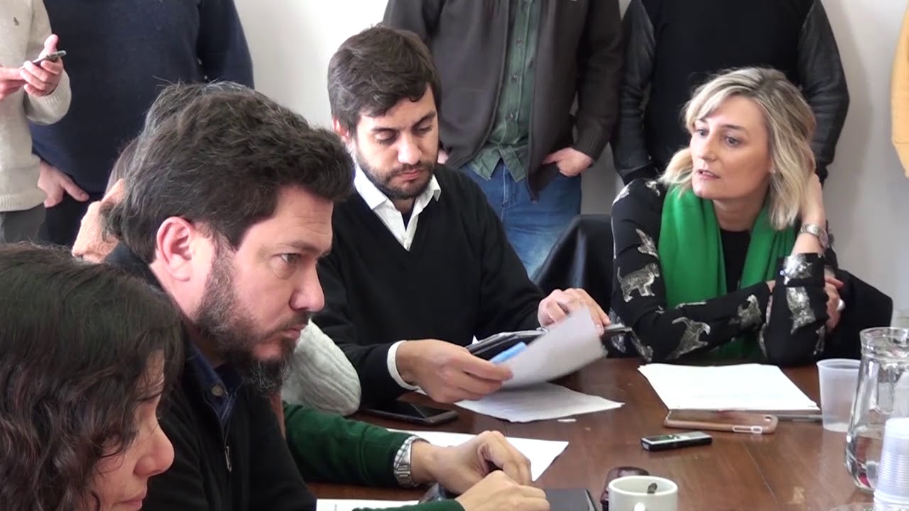 La Facultad de Periodismo homenajea al profesor Víctor Arancibia - YouTube