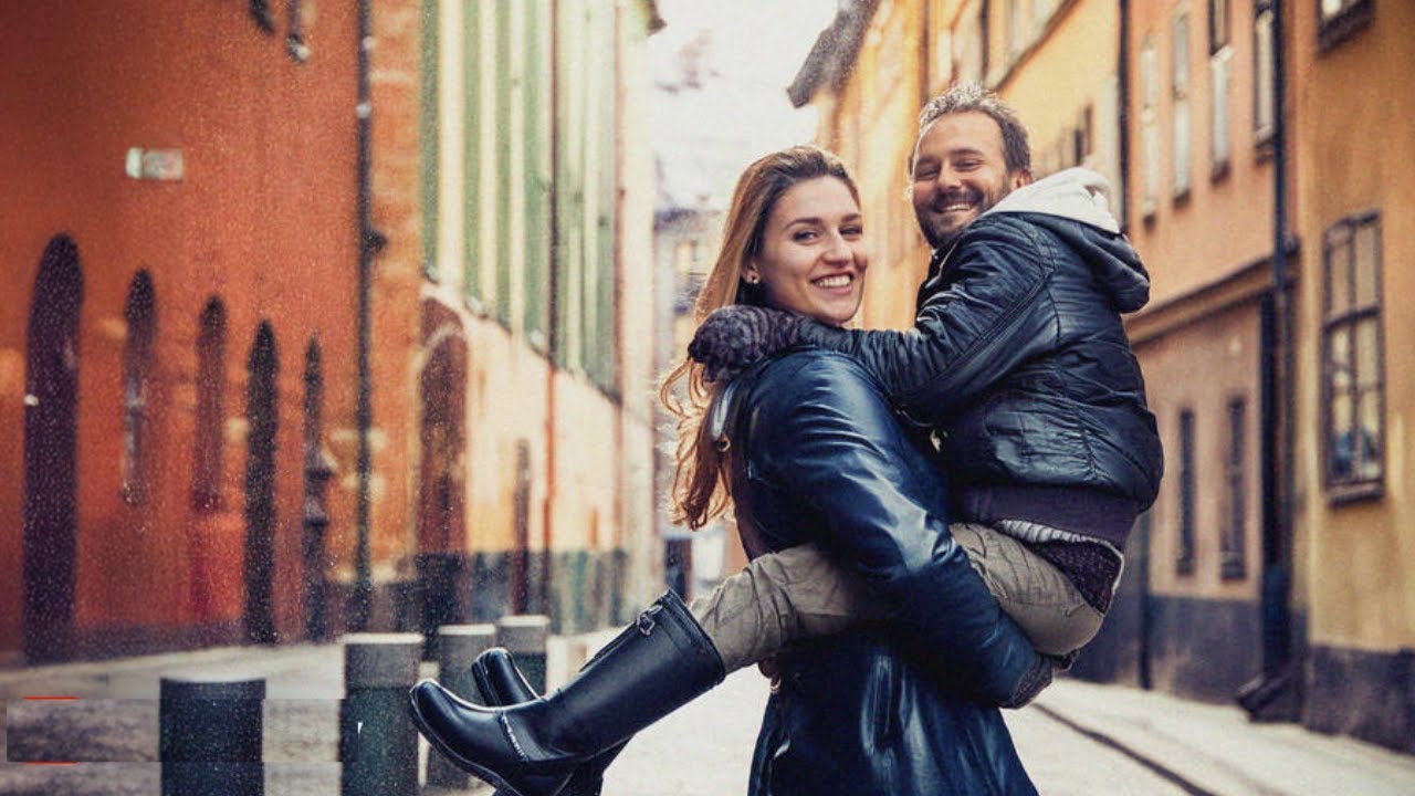 WOMAN LIFT CARRY MAN 2024 | STRONG WOMAN LIFT CARRY MAN - YouTube