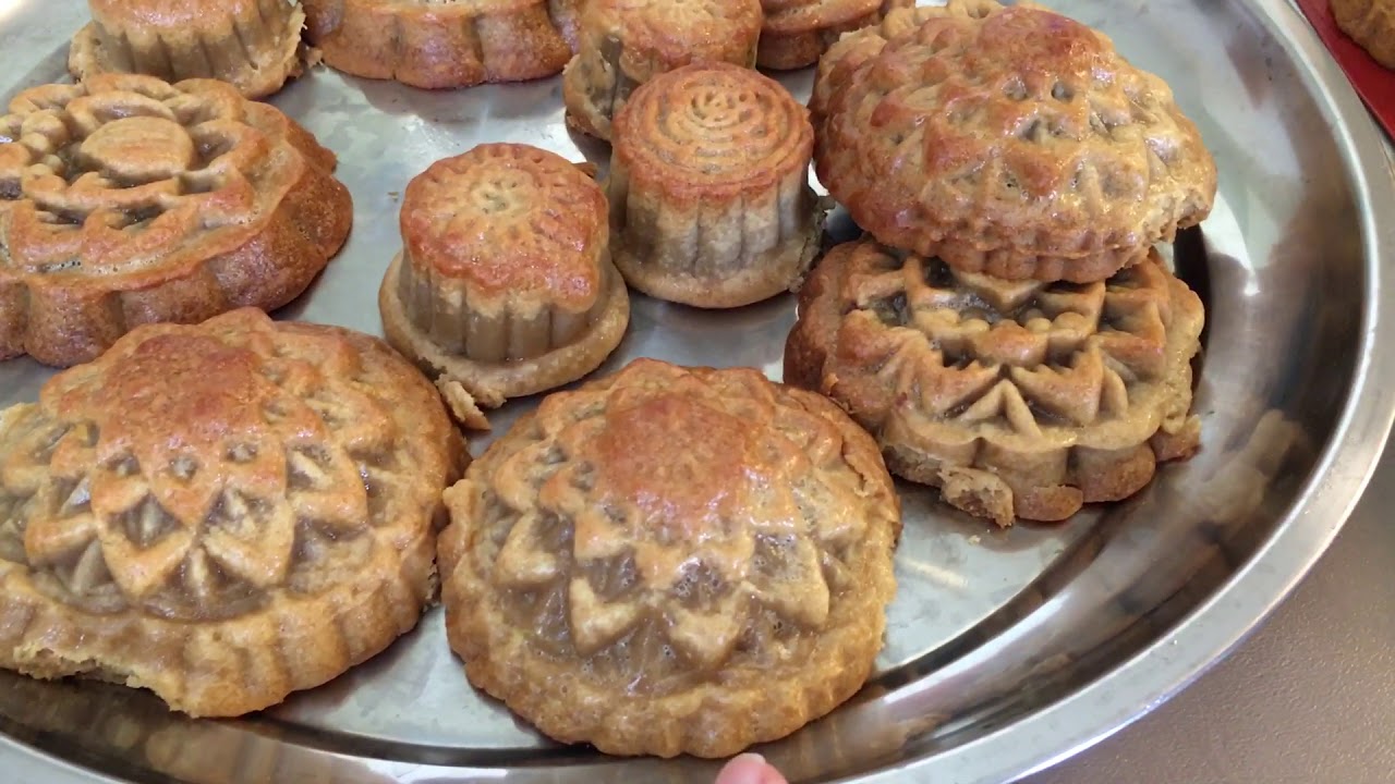 My first time making moon cake taste good but don’t look as good 😁☺️😋 ...