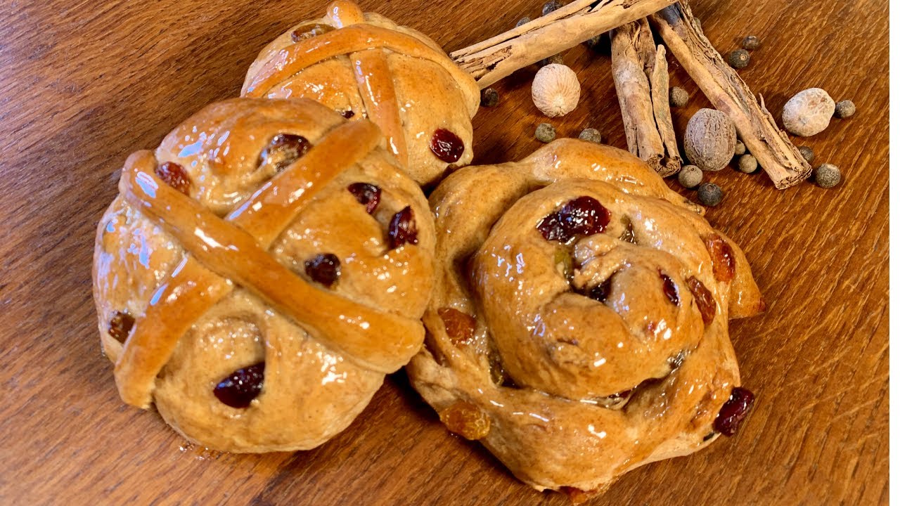 Belizean Cross Bun Recipe - Banana-breads.com