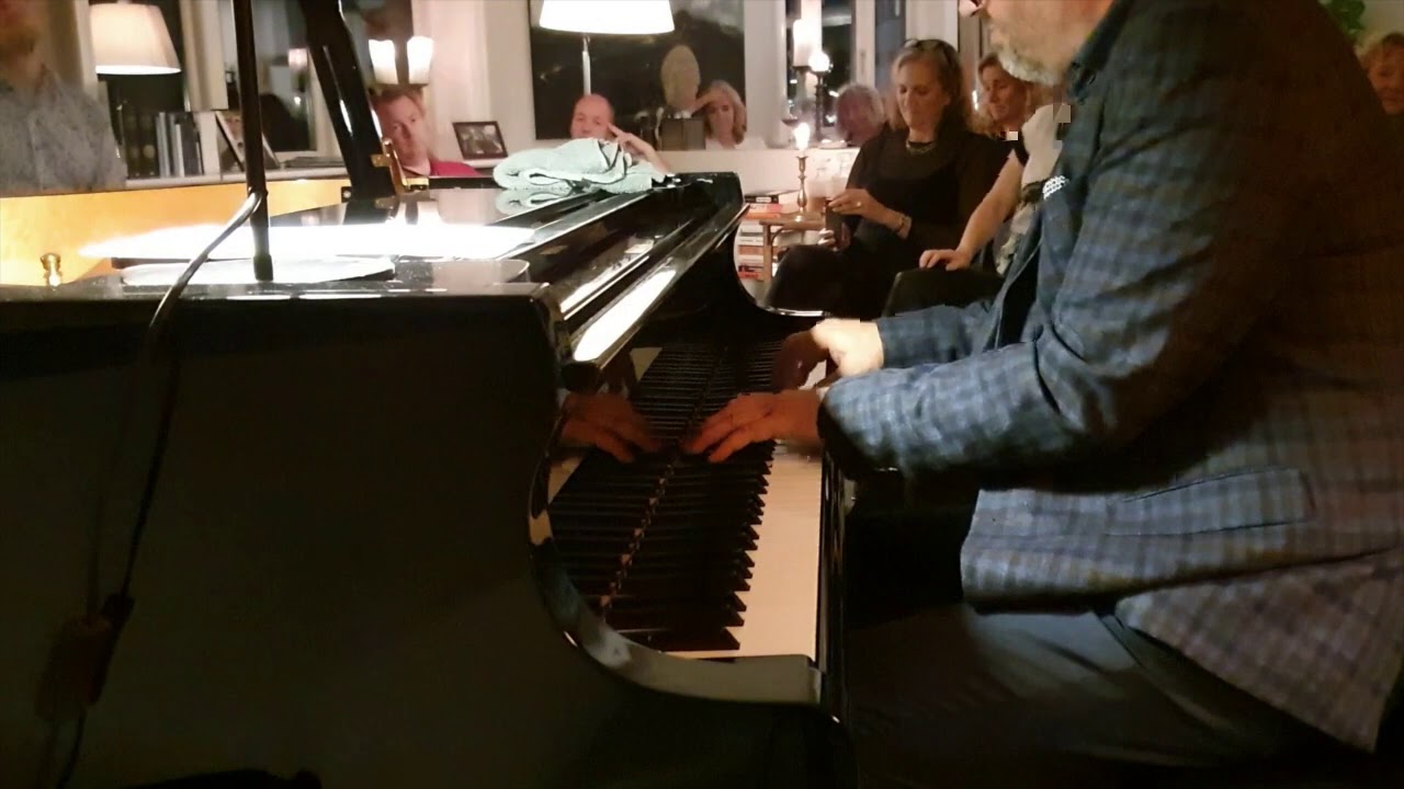 Flyv, Fugl, Flyv - YouTube