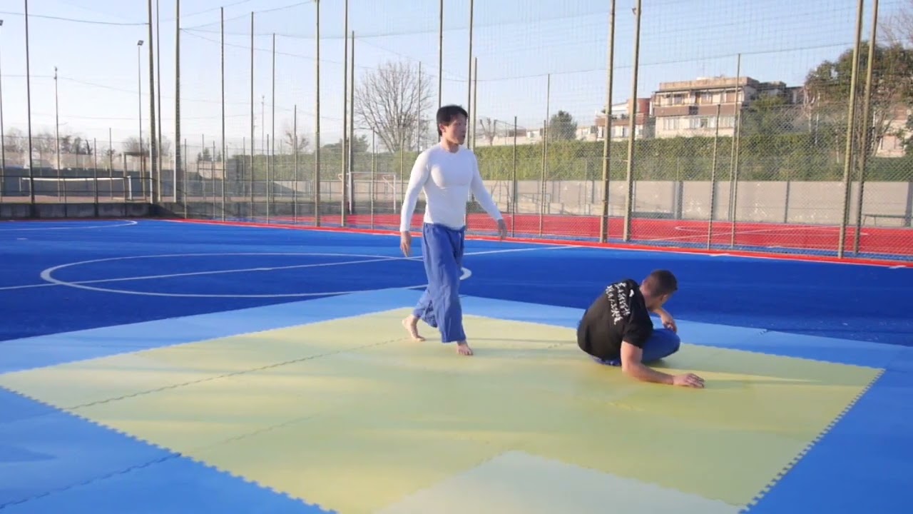 Judo foot sweep for no gi: Okuri-ashi-barai (sending foot sweep) - YouTube