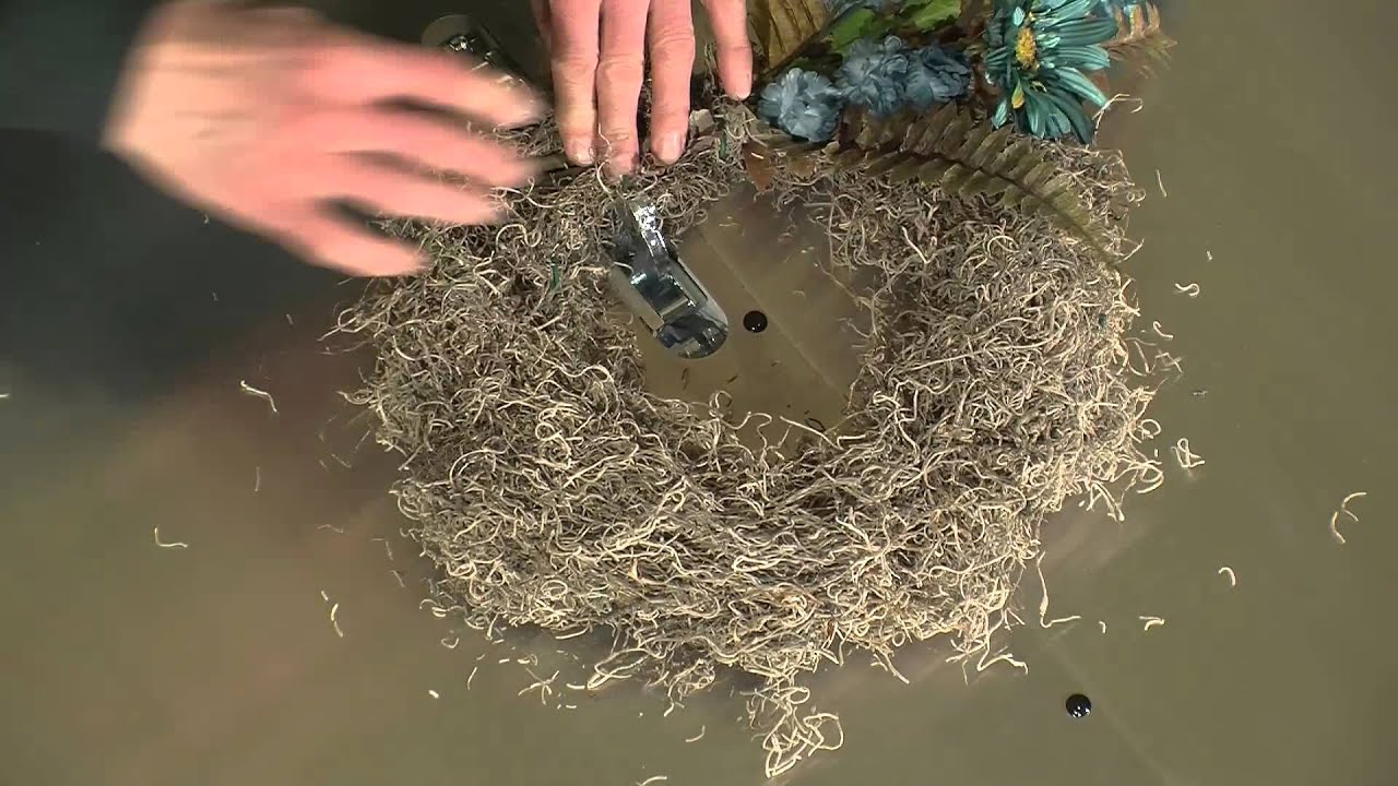 Mitchell Wreaths, Part 3 of 6 (No Hammer Craft Wreath Making) - YouTube
