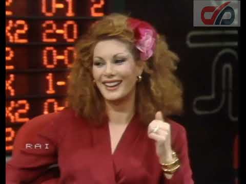 Edwige Fenech ospite a Blitz , con Vianello e Tognazzi - 7/2/1982
