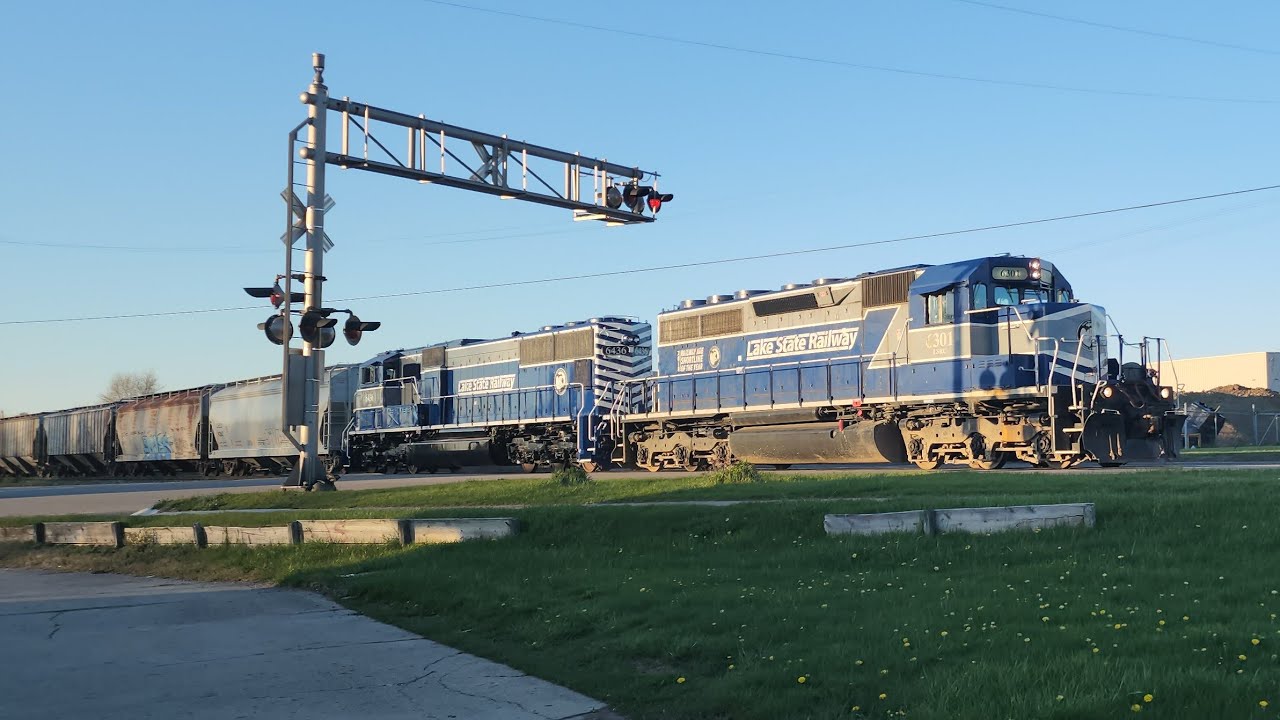 LSRC 6301 & LSRC 6436 Southbound Bridgeport 116 Freight Cars - YouTube